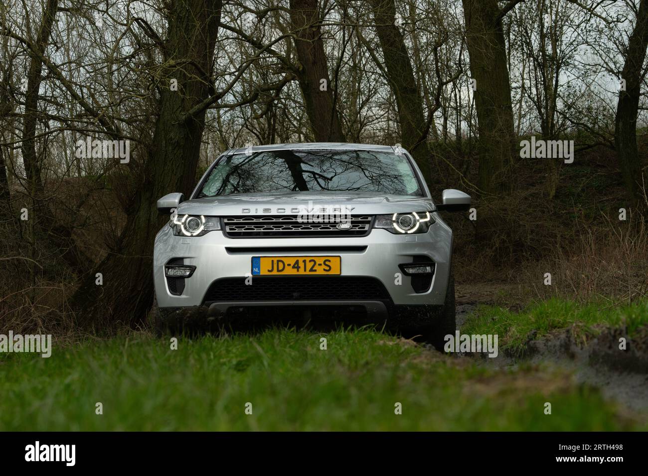 Photo series from an afternoon offroading with several Land Rover cars ...
