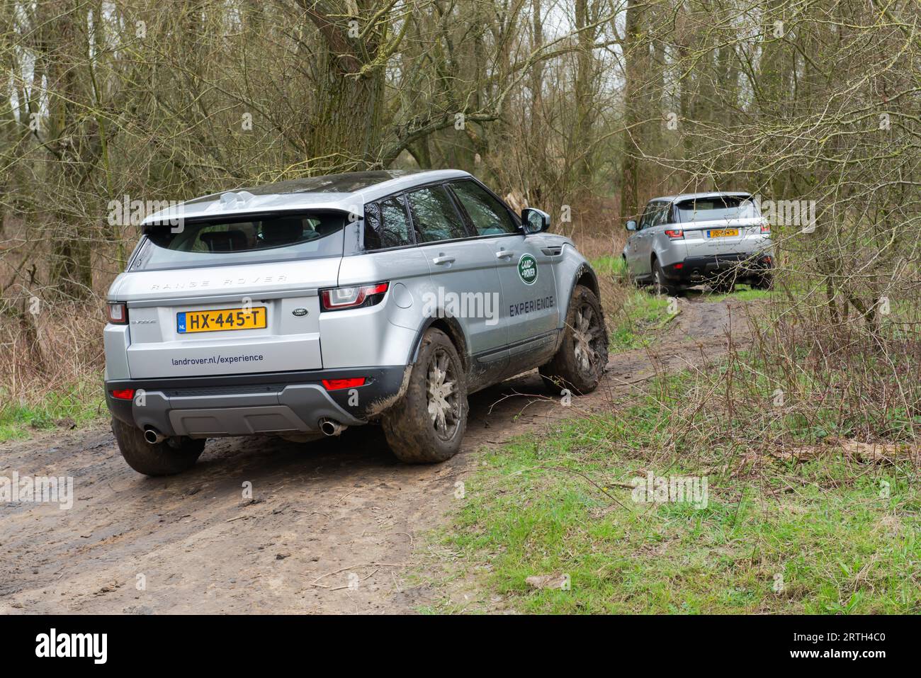Photo series from an afternoon offroading with several Land Rover cars ...