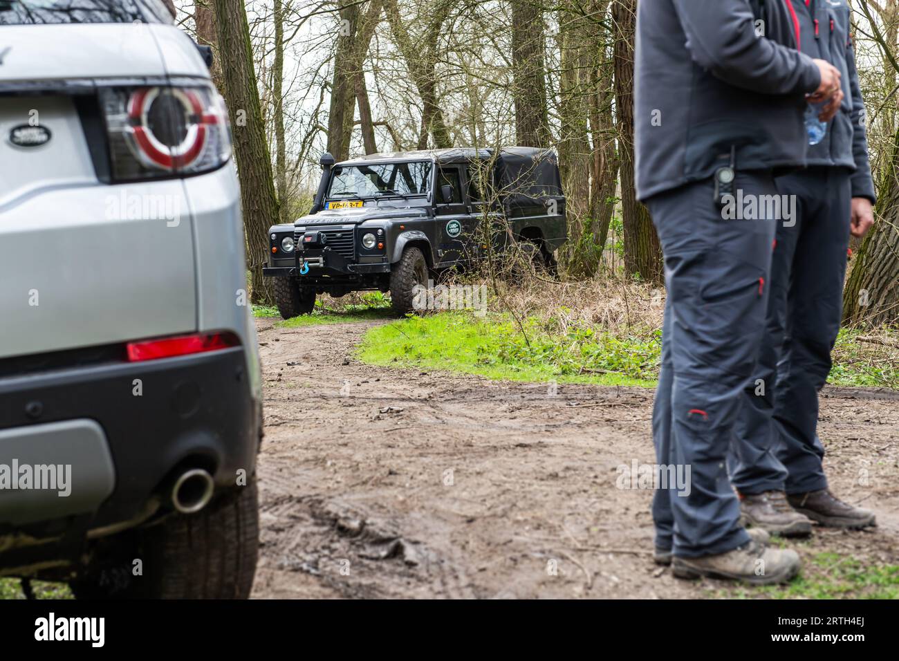 Photo series from an afternoon offroading with several Land Rover cars ...