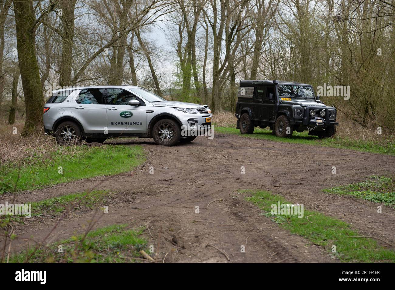 Photo series from an afternoon offroading with several Land Rover cars ...