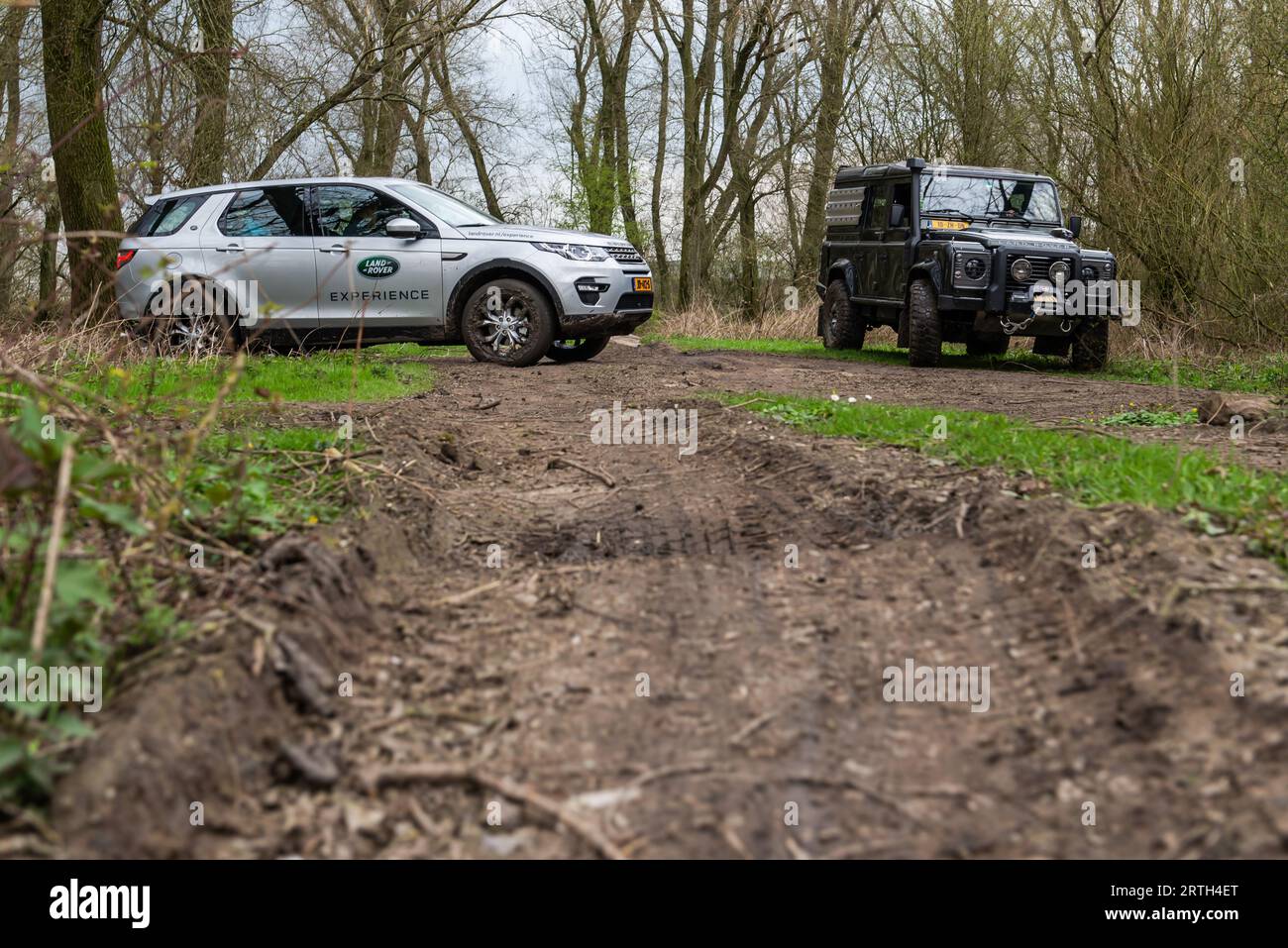 Photo series from an afternoon offroading with several Land Rover cars ...