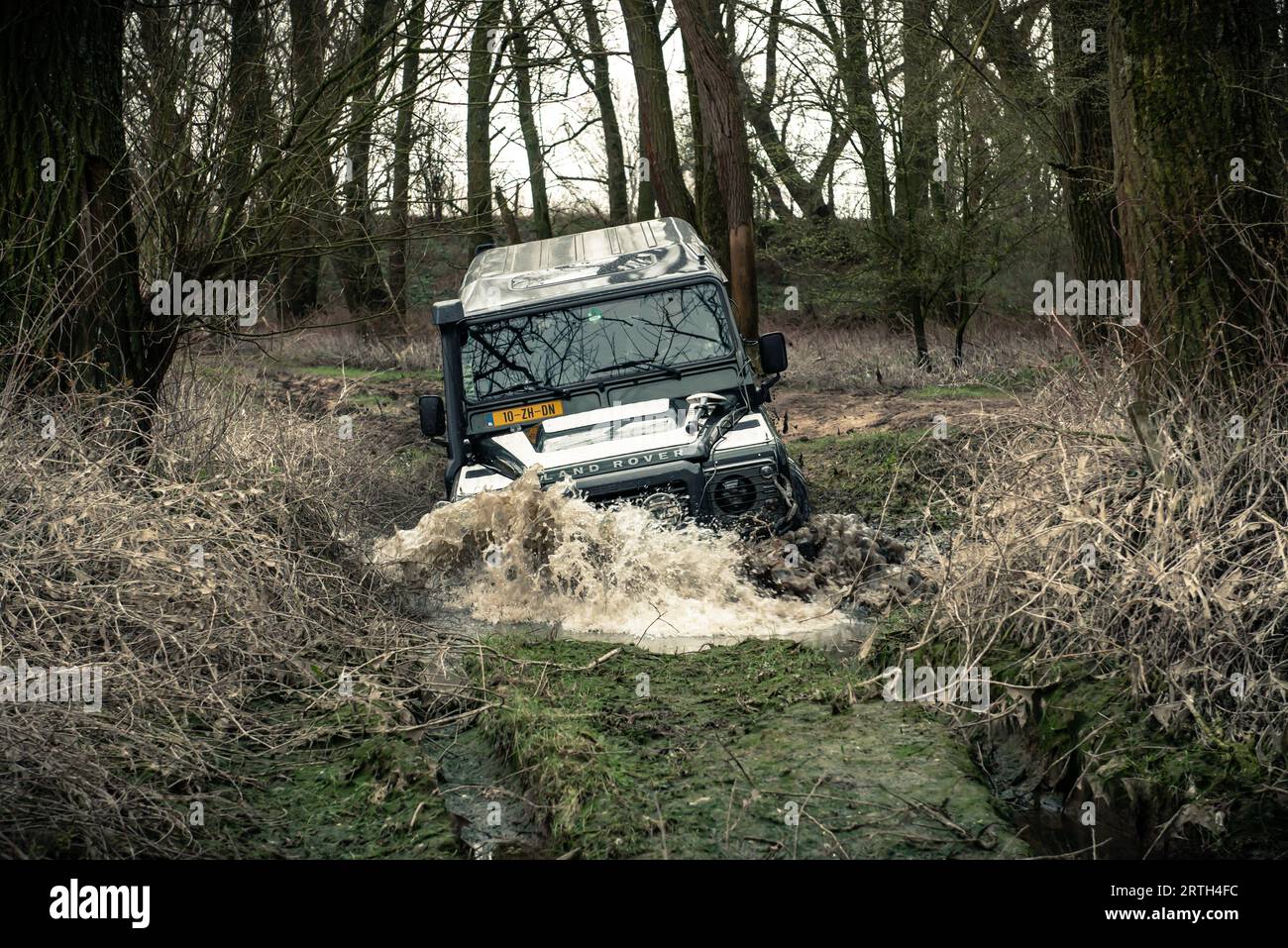 Photo series from an afternoon offroading with several Land Rover cars ...