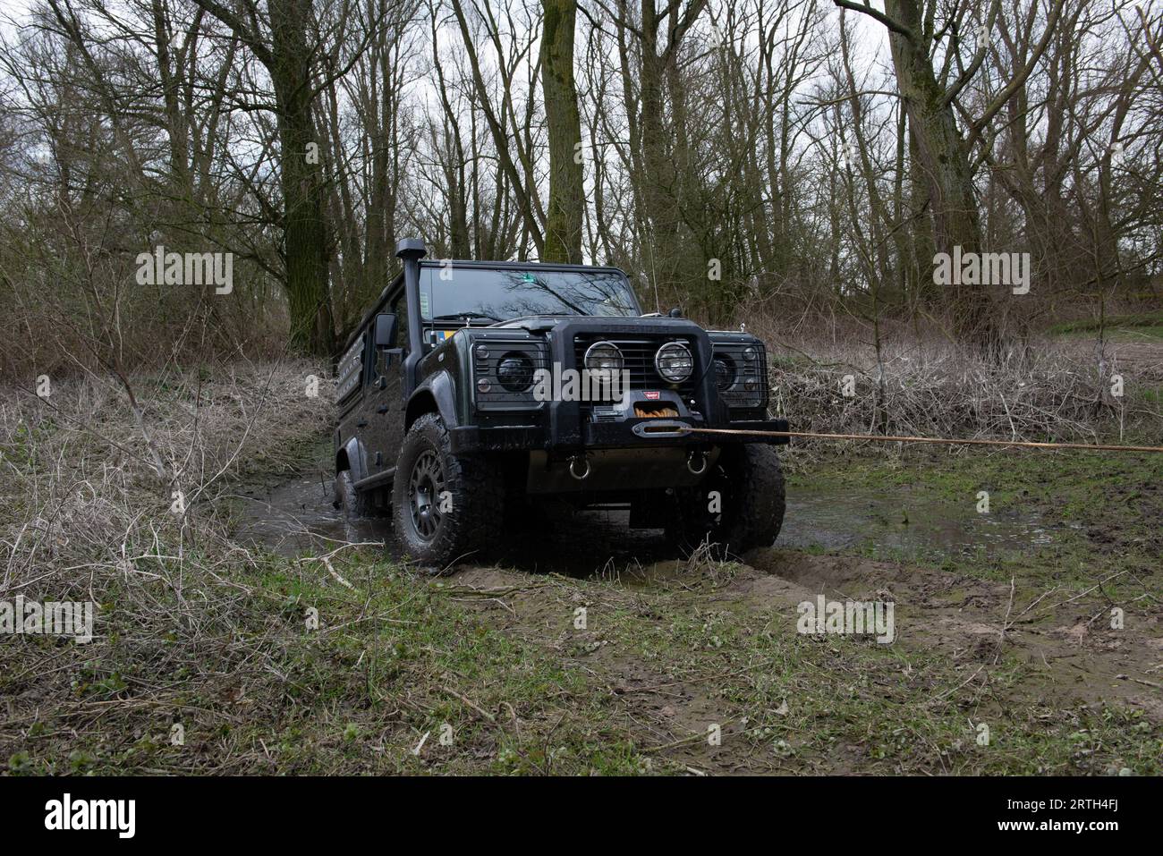 Photo series from an afternoon offroading with several Land Rover cars ...