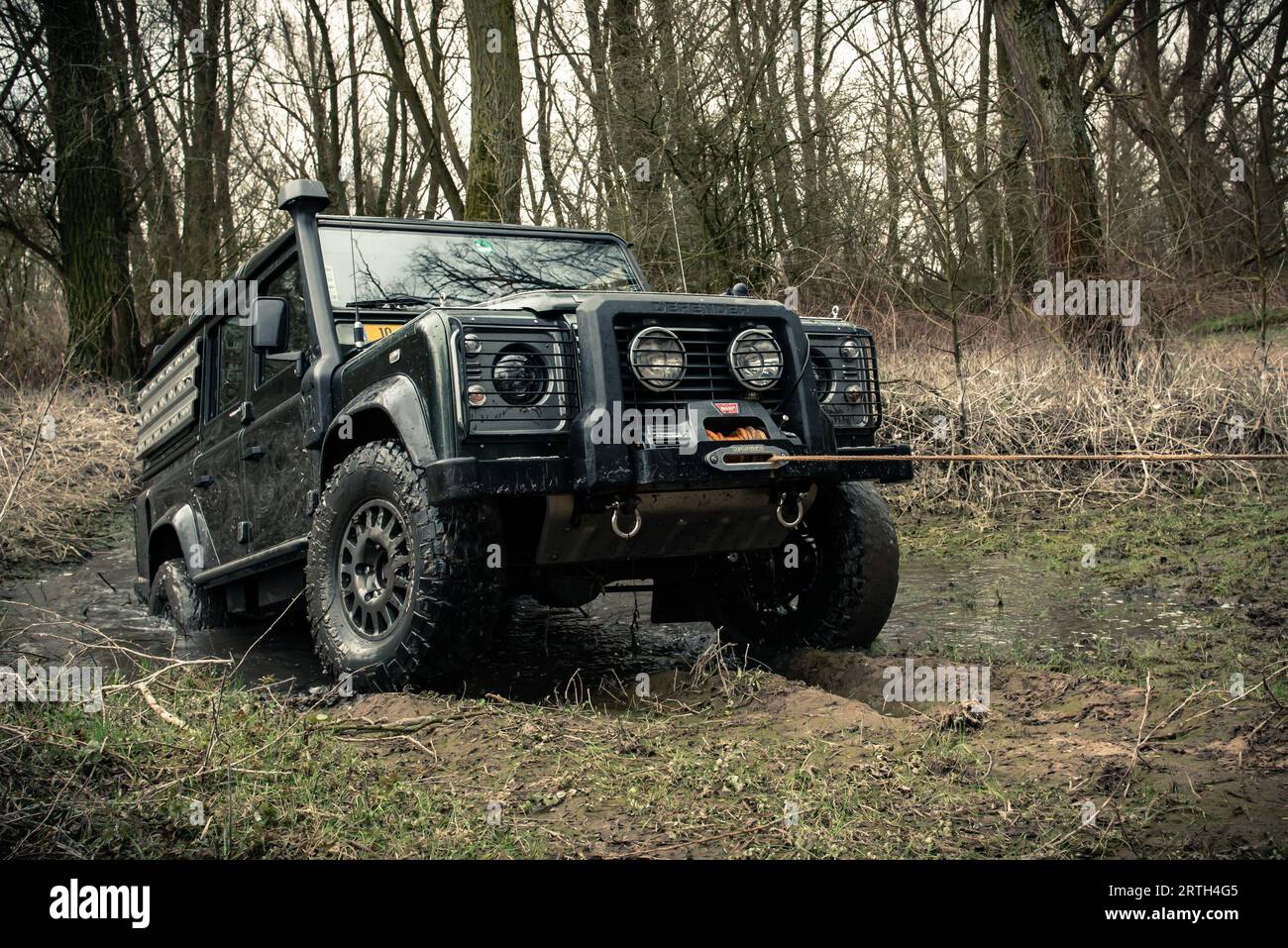 Photo series from an afternoon offroading with several Land Rover cars ...