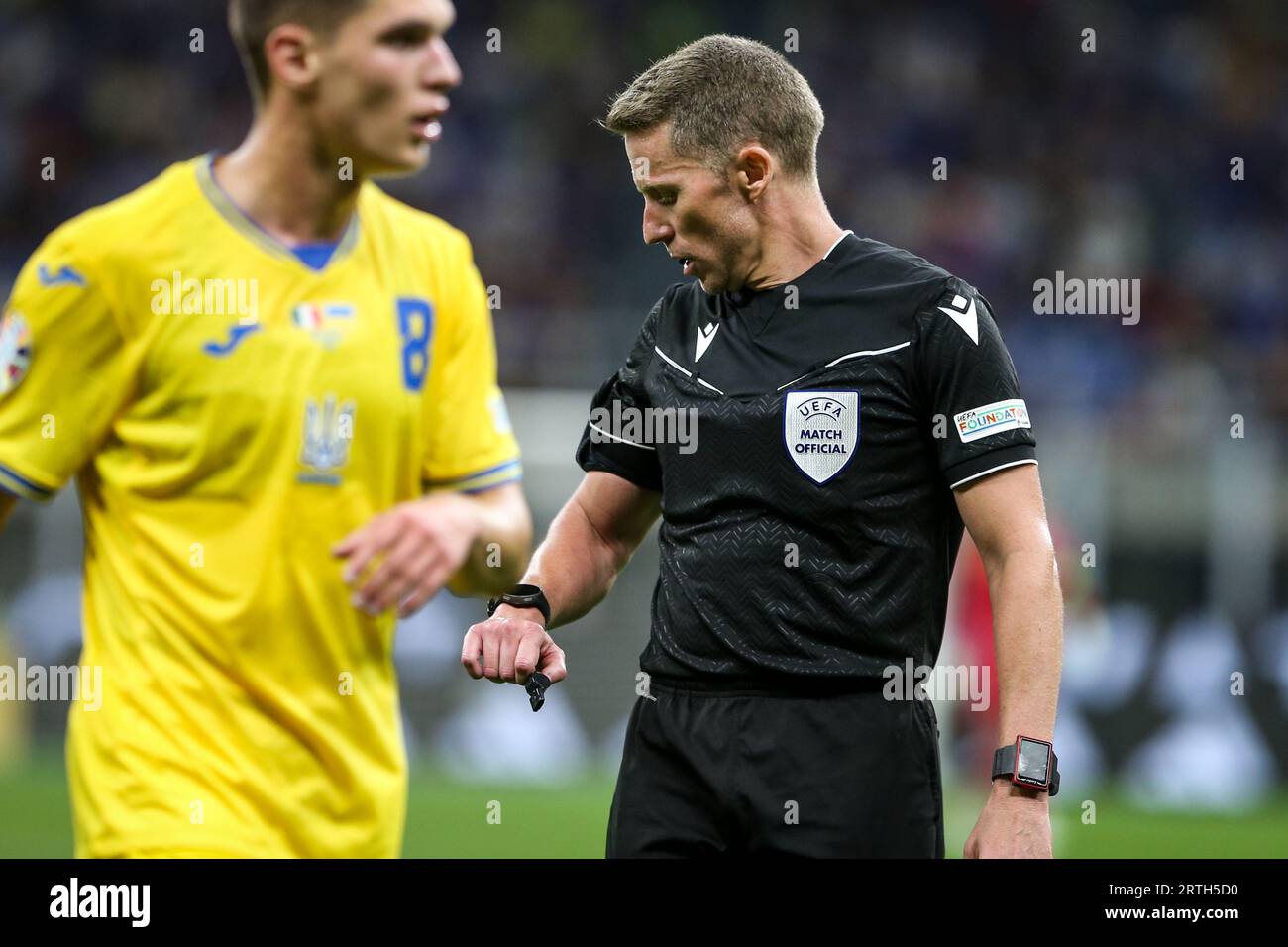 Alejandro Hernández, referee Stock Photo - Alamy