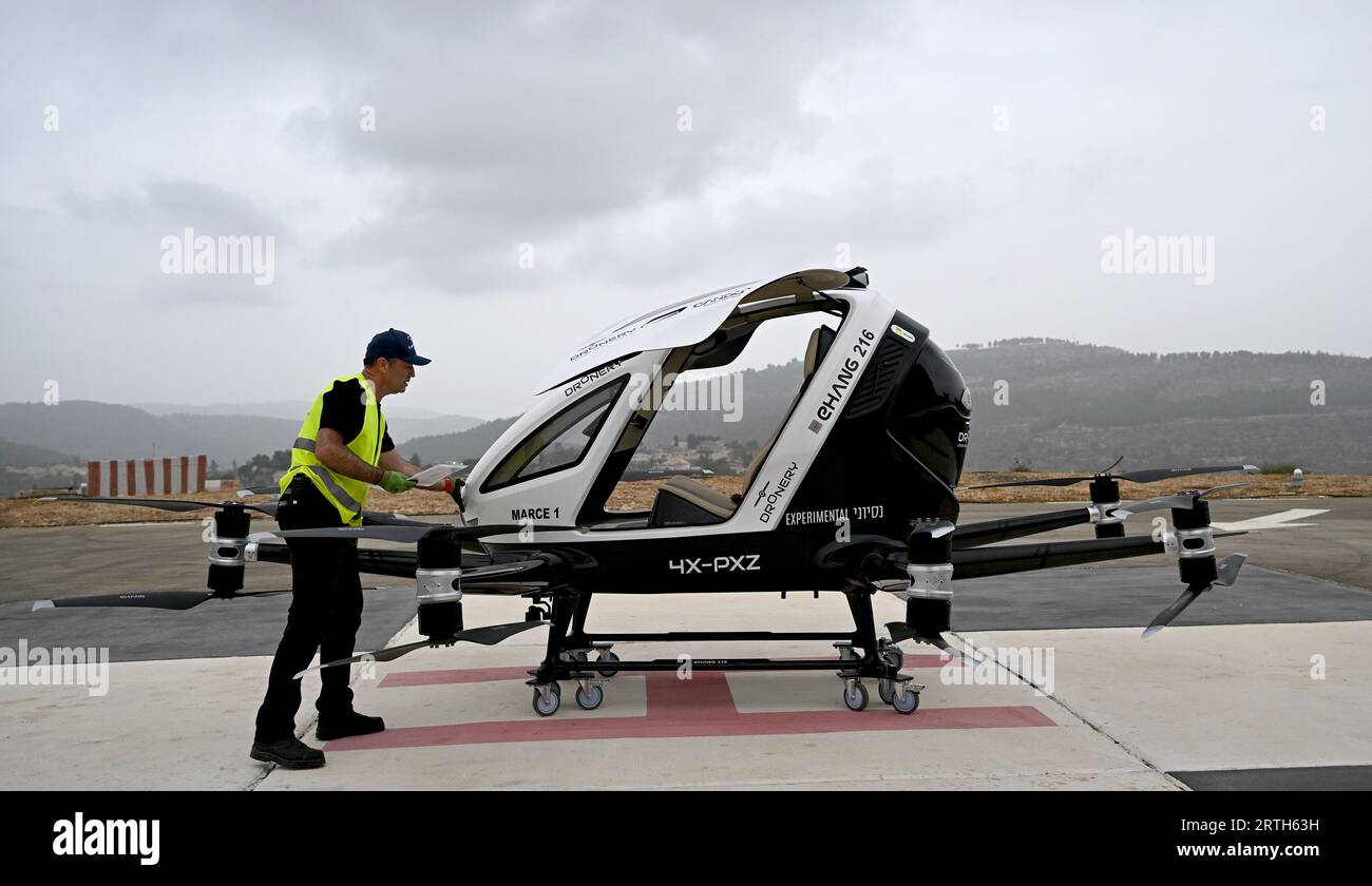 Jerusalem, Israel. 13th Sep, 2023. A worker prepares Israel's National ...