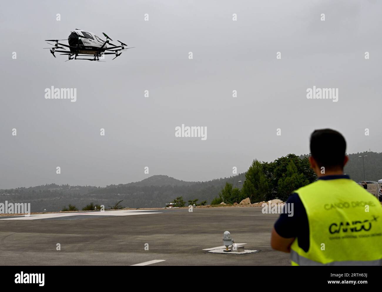 Jerusalem, Israel. 13th Sep, 2023. A worker watches Israel's National ...