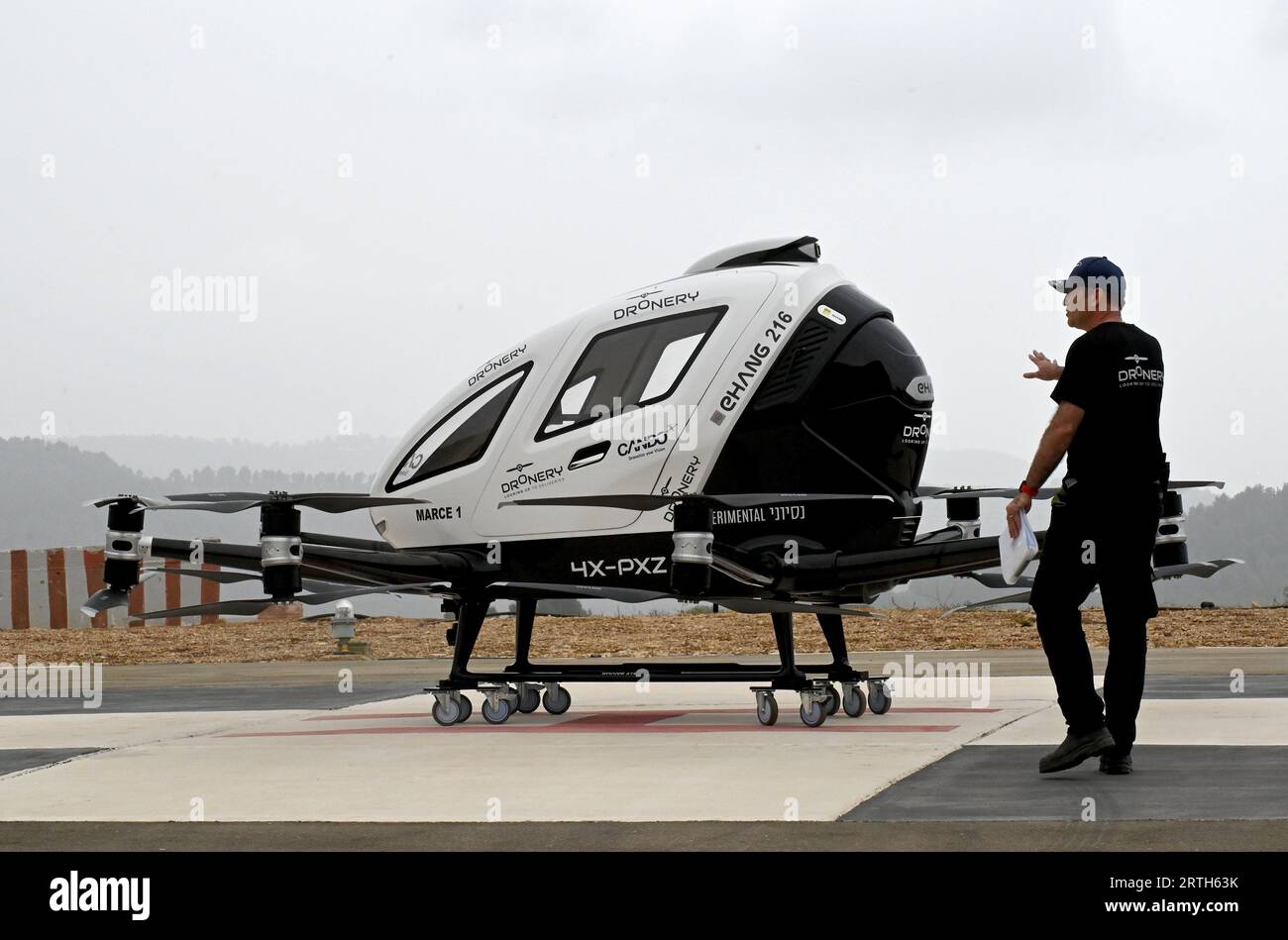 Jerusalem, Israel. 13th Sep, 2023. A worker prepares Israel's National ...