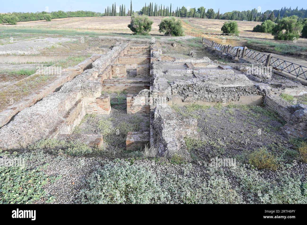 Rubble roman walls hi-res stock photography and images - Alamy