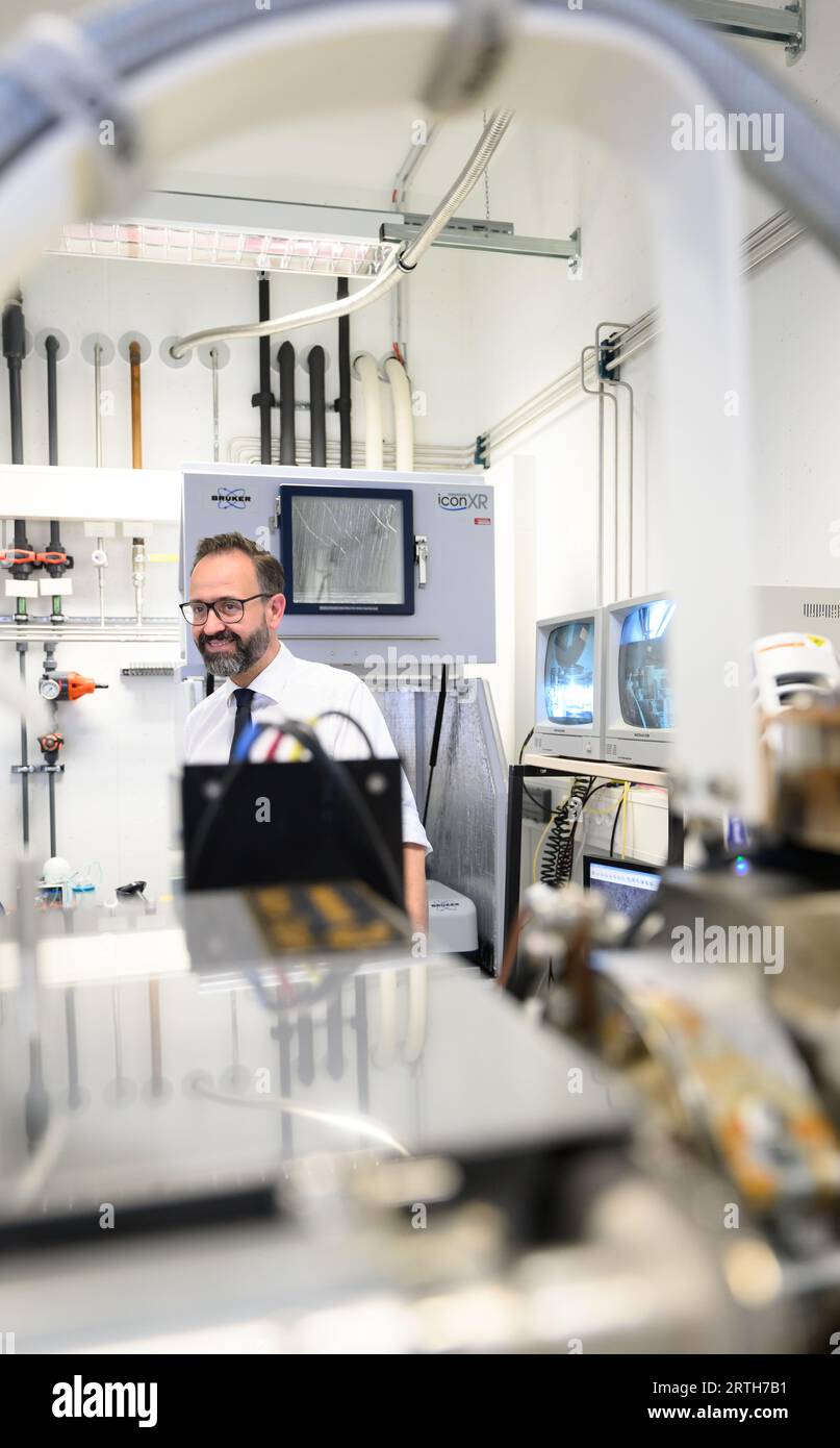 Surface analysis of materials hi-res stock photography and images - Alamy