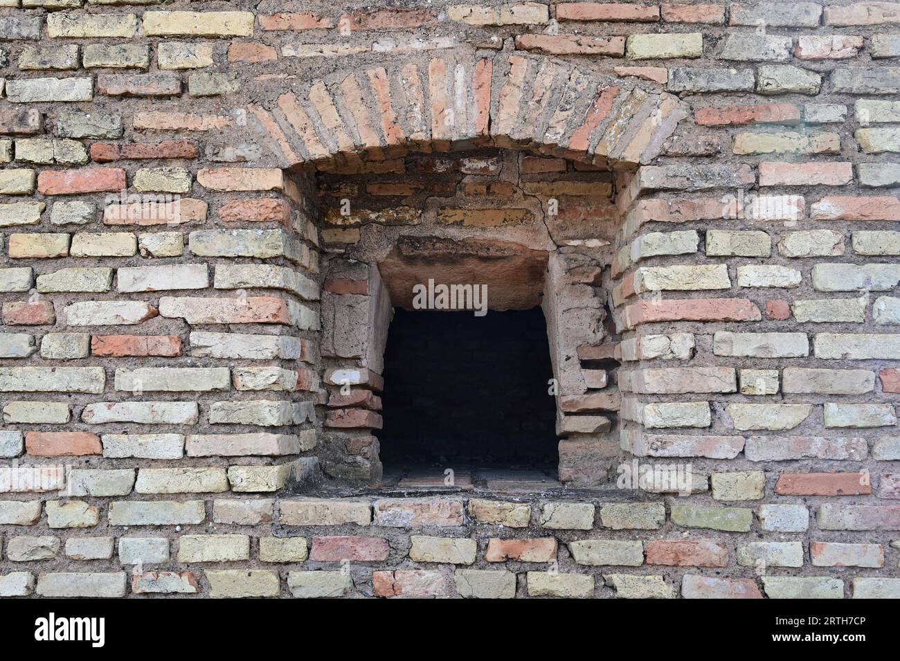 A Roman oven from 206 BC Stock Photo - Alamy