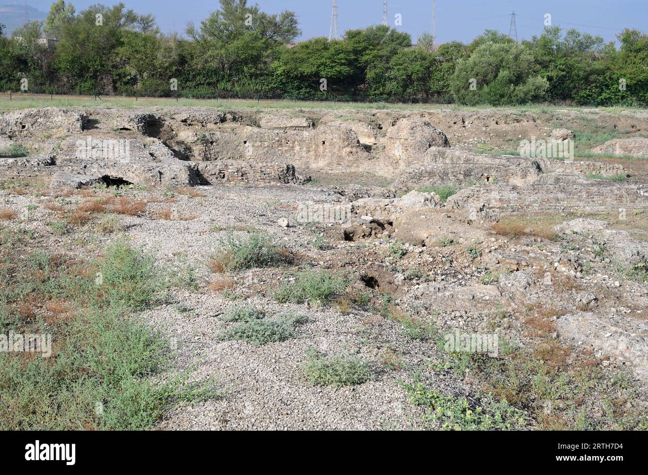 Rubble roman walls hi-res stock photography and images - Alamy