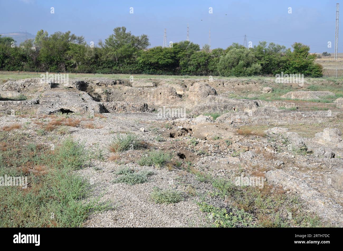 Rubble roman walls hi-res stock photography and images - Alamy