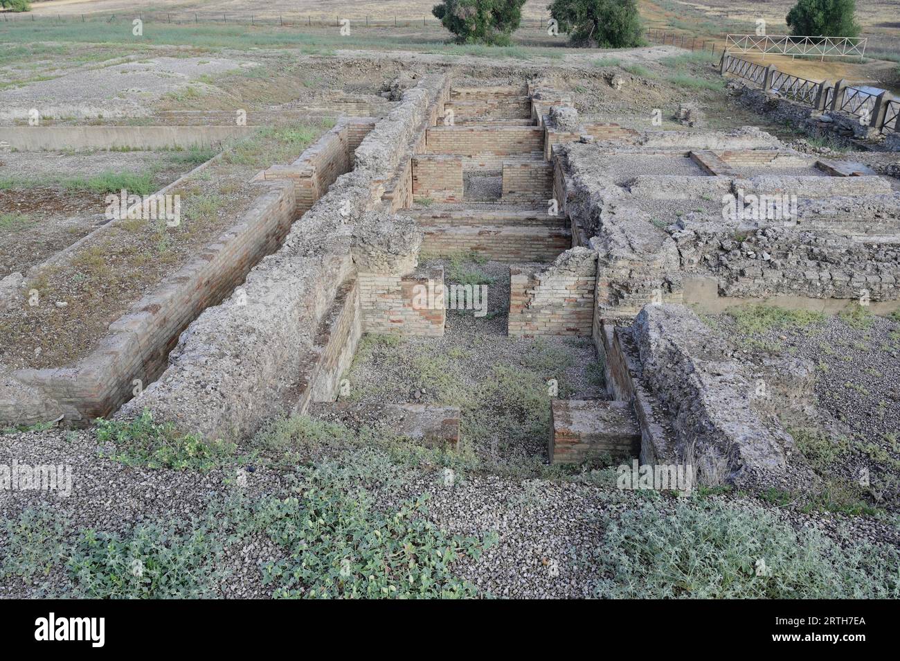 Rubble roman walls hi-res stock photography and images - Alamy