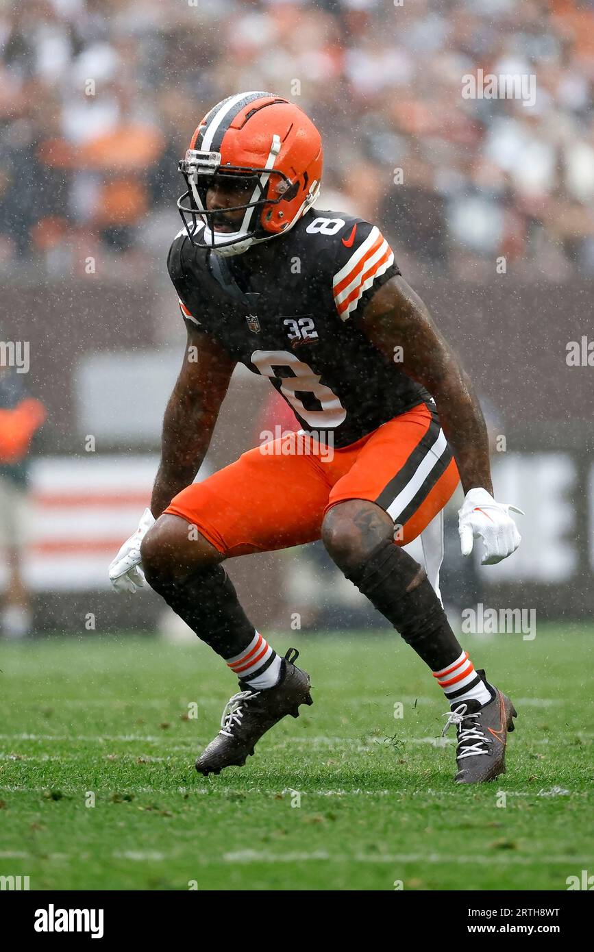 Cleveland Browns wide receiver Elijah Moore (8) runs up the field ...