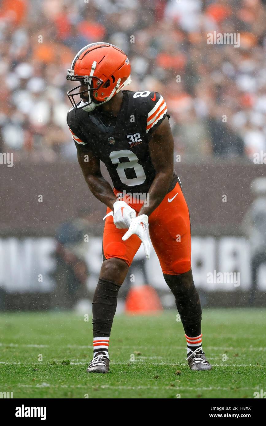 Cleveland Browns wide receiver Elijah Moore (8) lines up for a play ...