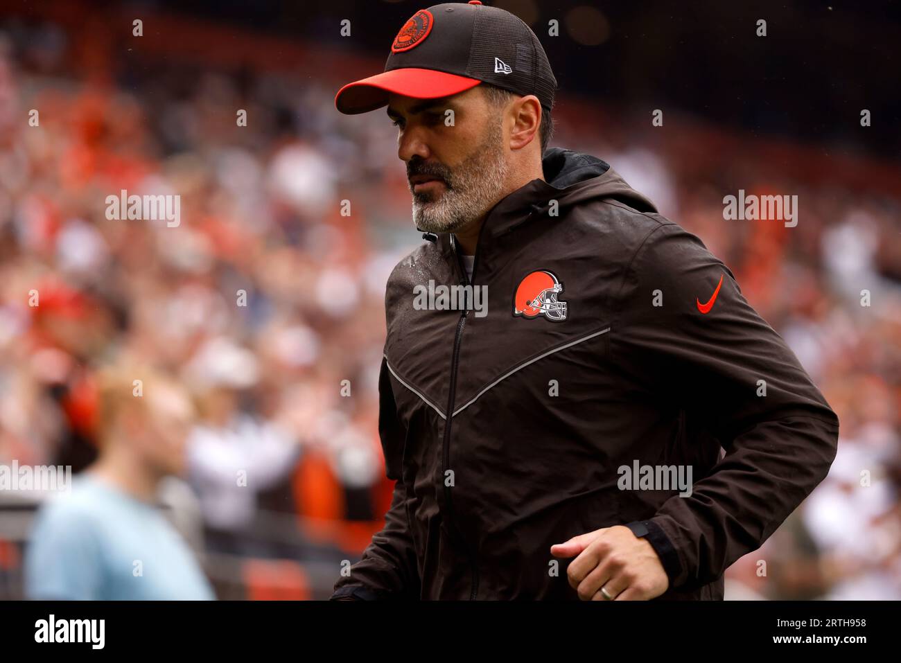 Cleveland Browns head coach Kevin Stefanski runs off of the field at ...
