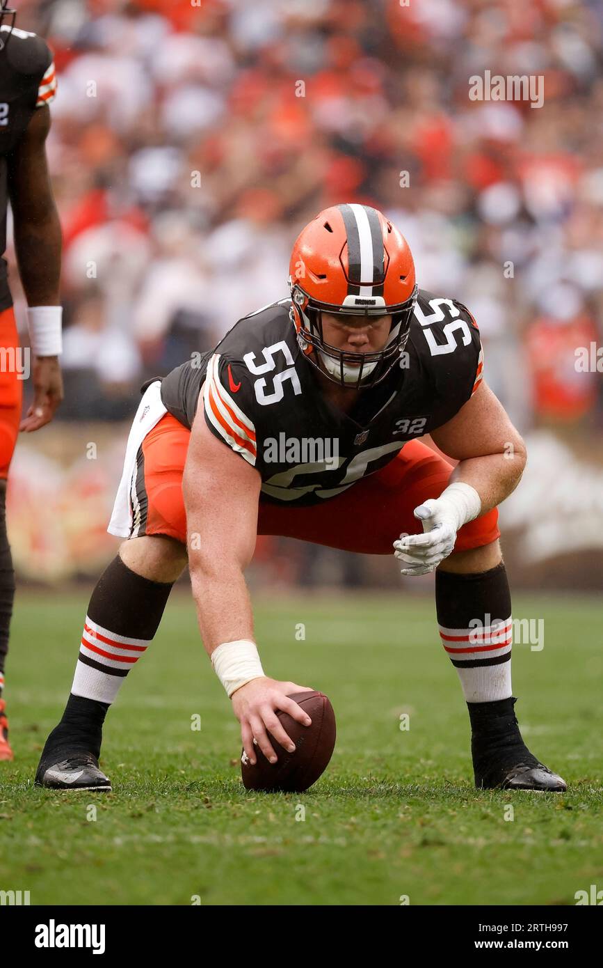 Cleveland Browns center Ethan Pocic (55) lines up for a play during an ...