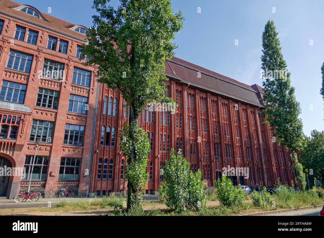 In einem ehemaligen Hostel am Warschauer Platz in Berlin-Friedrichshain ...
