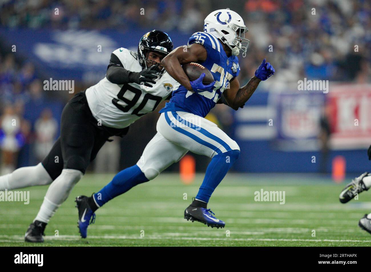 Indianapolis Colts running back Deon Jackson (35) runs against ...