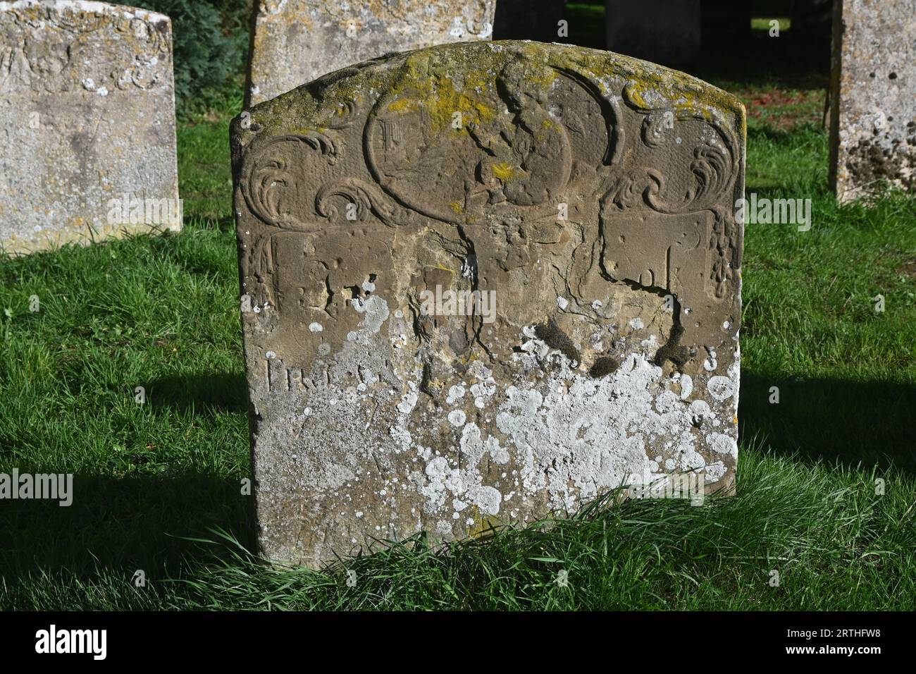 Old weathered gravestone lichen hi-res stock photography and images - Alamy