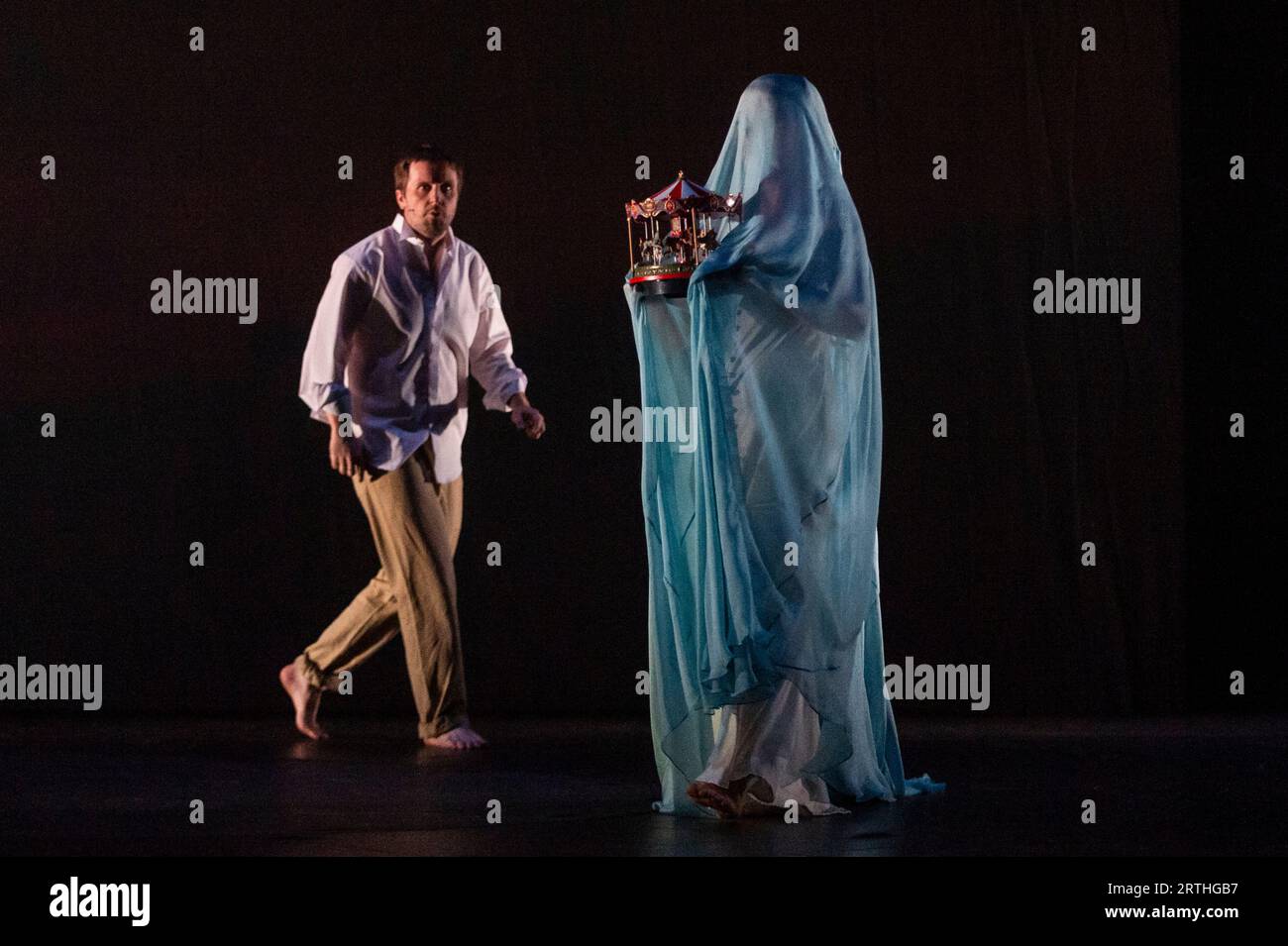 Stage actors flee hi-res stock photography and images - Alamy