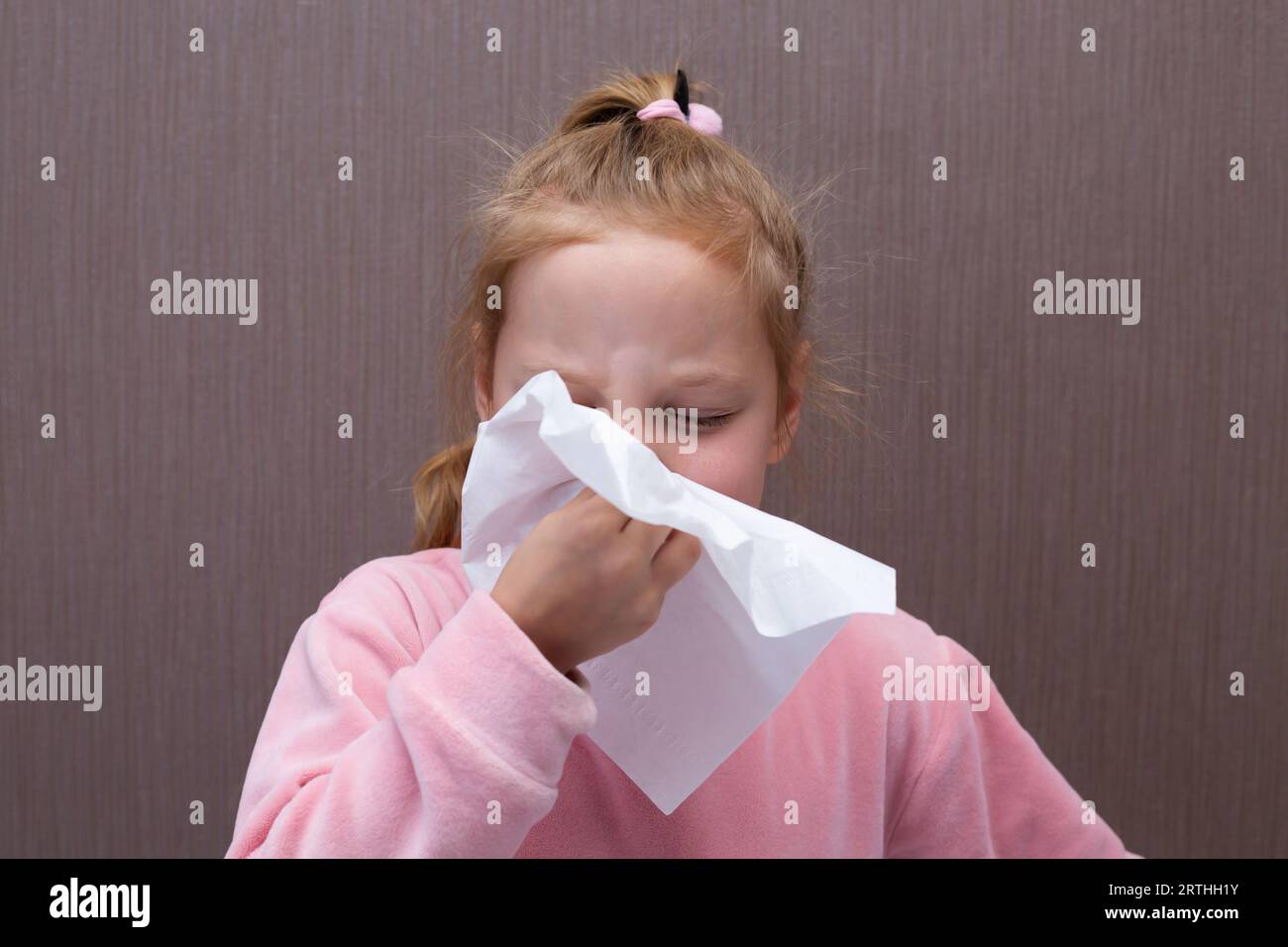 Child cold flu illness tissue blowing runny nose Stock Photo - Alamy