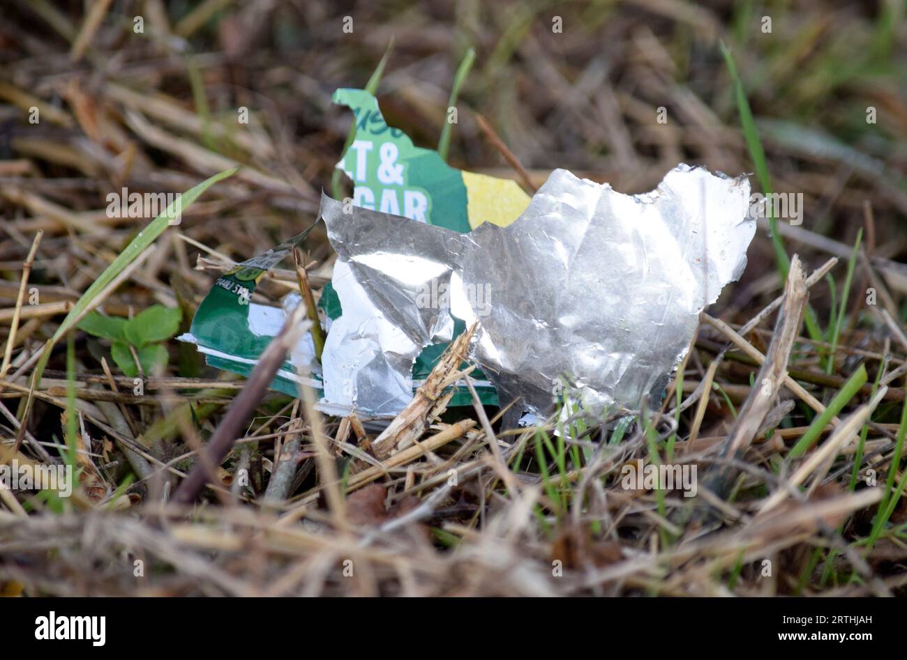 discarded crisp packet Stock Photo - Alamy