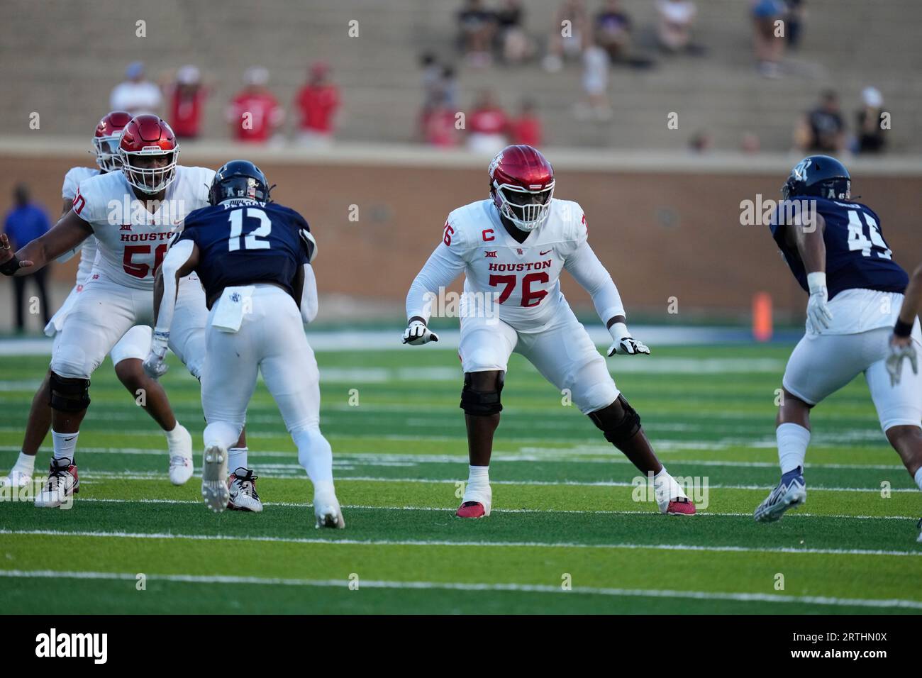 Houston offensive lineman Patrick Paul (76) defends during the first ...