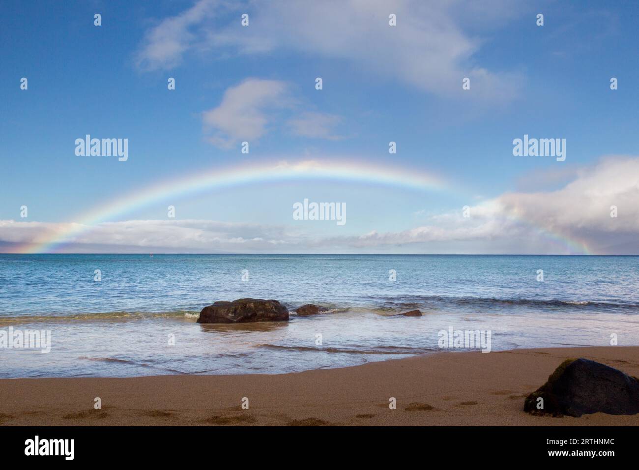 Rainbow on the beach over the sea in Kaanapali Beach, Maui, Hawaii, USA ...