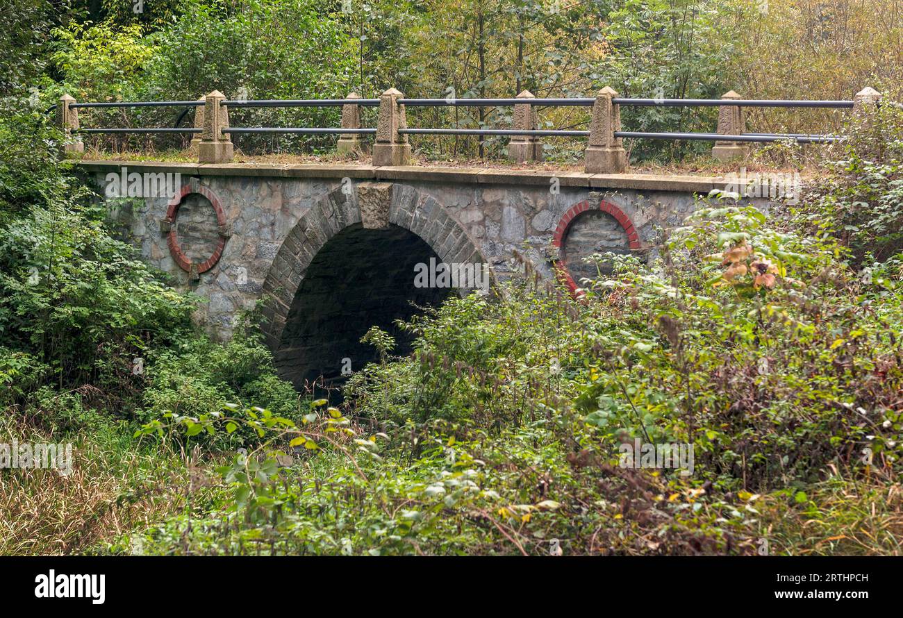 Bush bridge hi-res stock photography and images - Alamy
