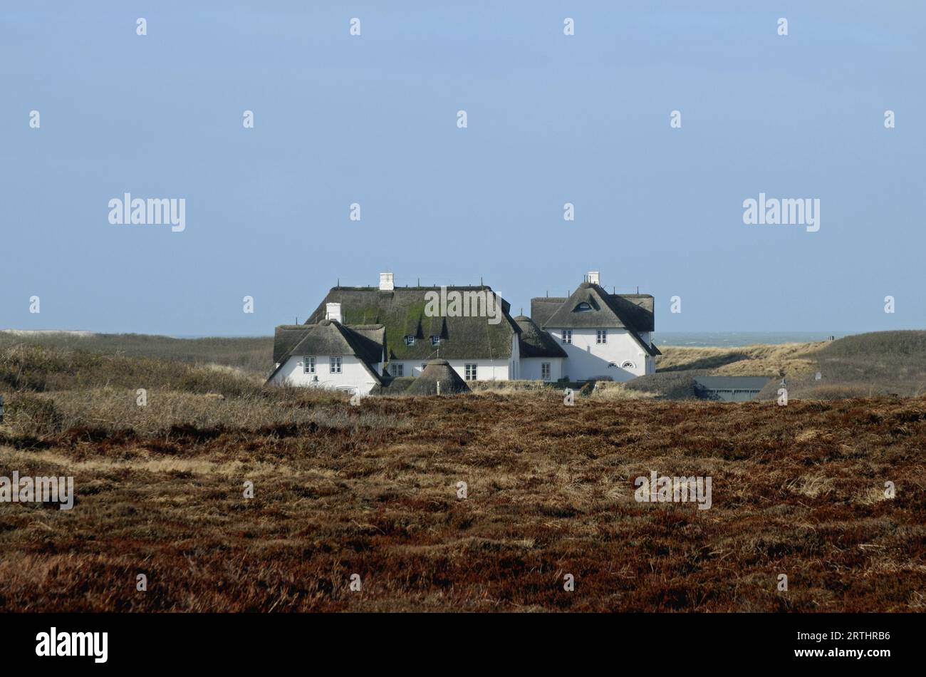 House on cliff face hi-res stock photography and images - Alamy