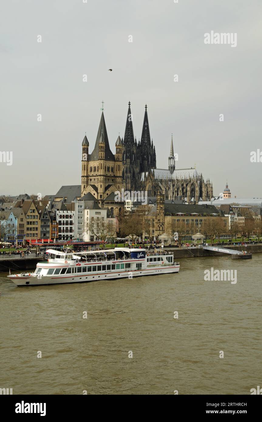 Cologne rhine hi-res stock photography and images - Alamy