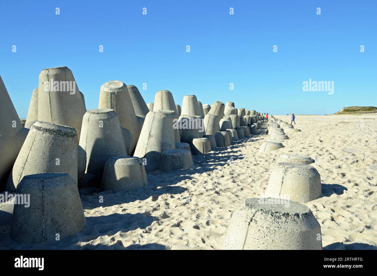 Tetrapod coast protection hi-res stock photography and images - Alamy