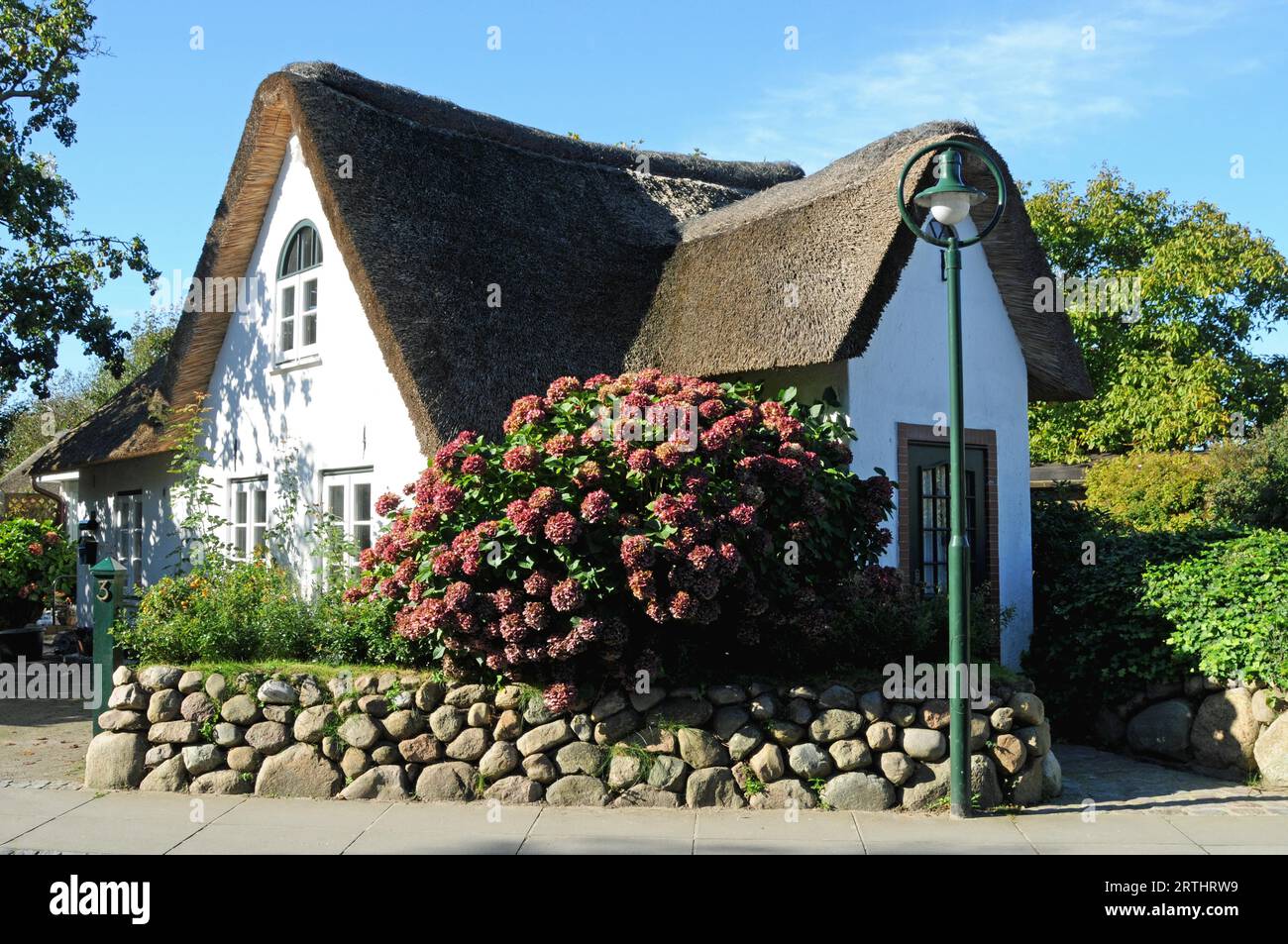Frisian house with Frisian wall Stock Photo - Alamy