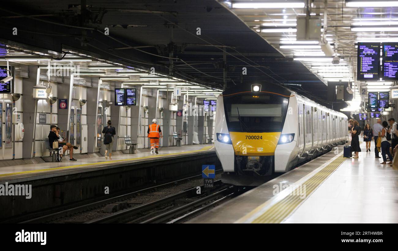 City thameslink station hi-res stock photography and images - Alamy