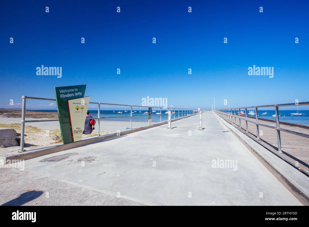 Flinders back beach and pier on a hot summer's afternoon in the ...