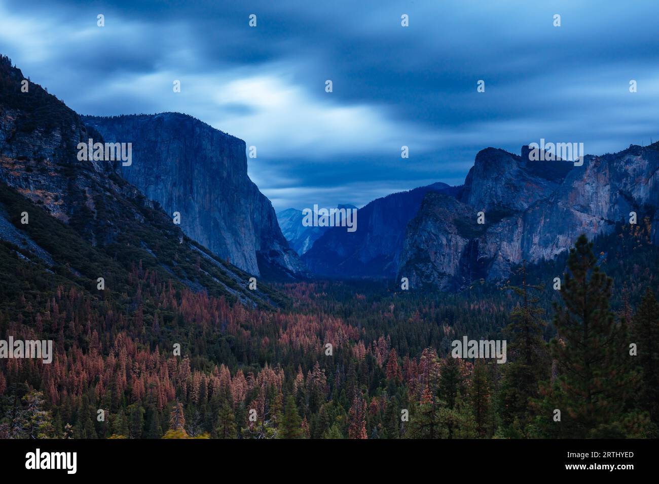 The iconic view of Yosemite Valley and the magnificent El Capitan in a ...