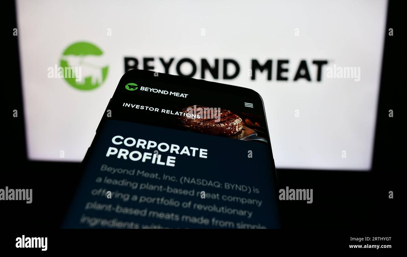 Mobile phone with webpage of US meat substitute company Beyond Meat Inc. on screen in front of ...