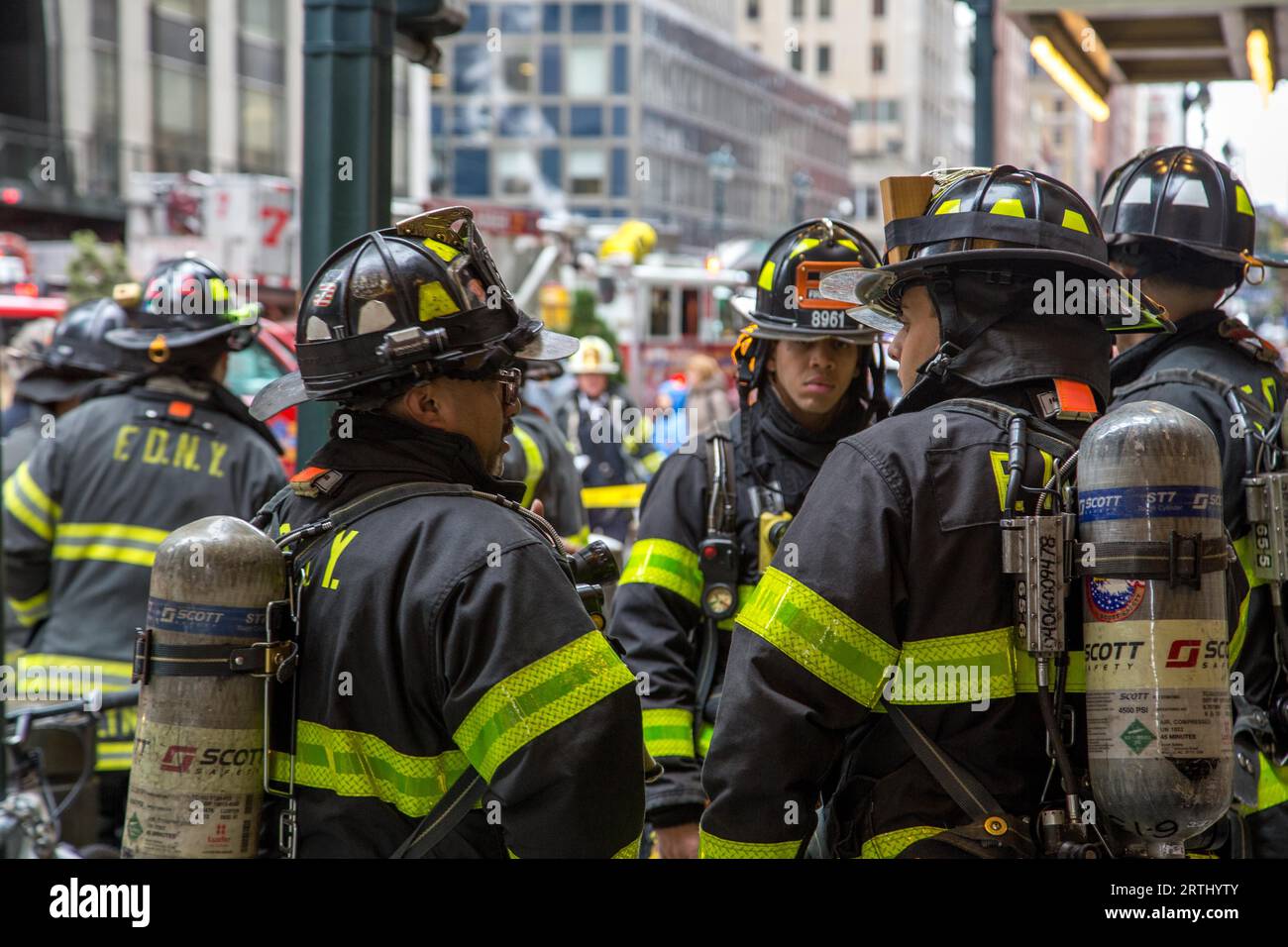 Group of firemen hi-res stock photography and images - Alamy