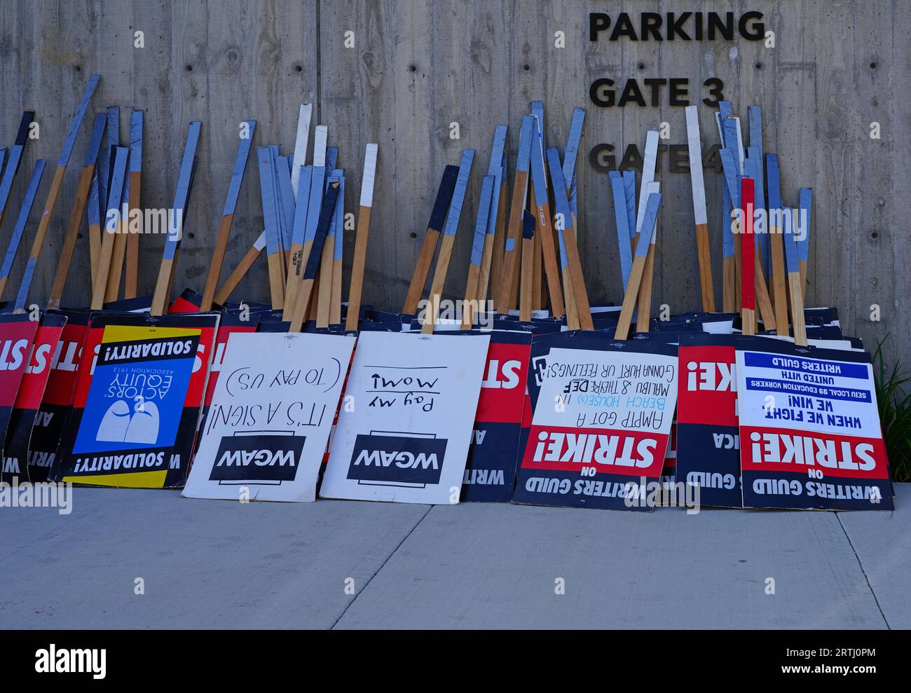 Ongoing labor hi-res stock photography and images - Alamy