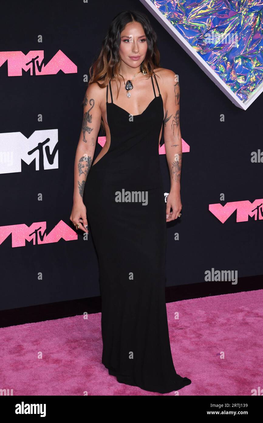 Tefi Pessoa walking on the red carpet at the 2023 MTV Video Music ...