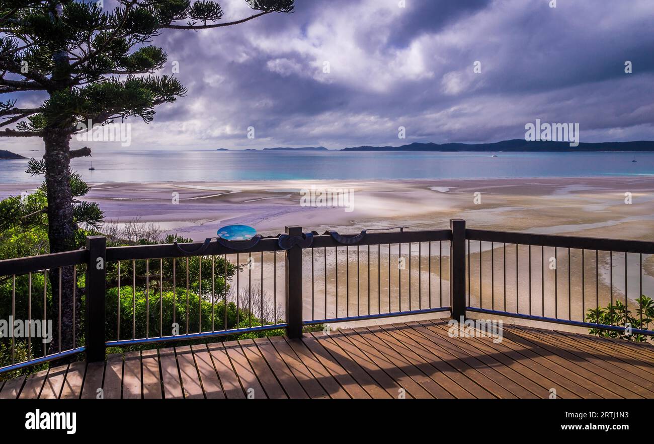 Hill Inlet Lookout overlooking Whitehaven beach at Whitsunday Island ...