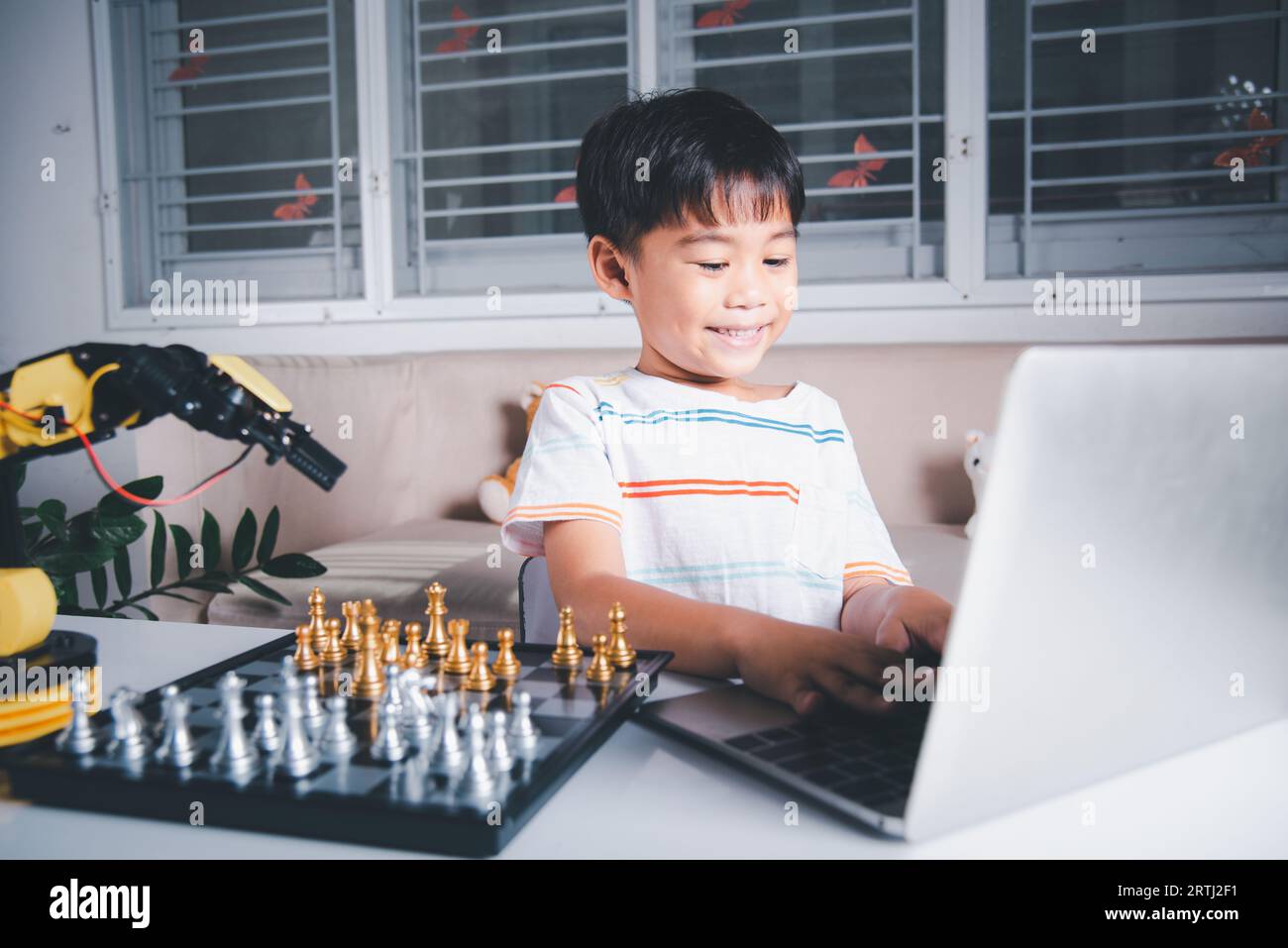 Chess computer class hi-res stock photography and images - Alamy