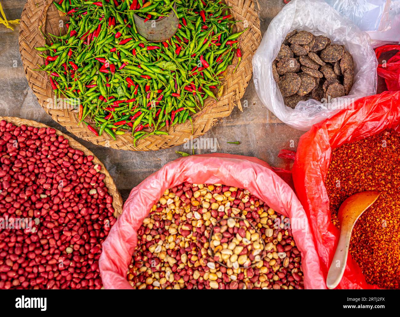 Different market myanmar hi-res stock photography and images - Alamy