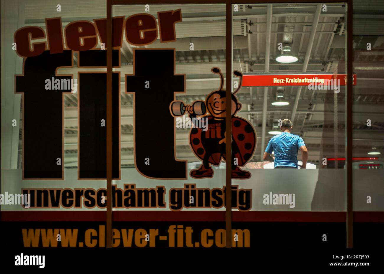 Fitness morning hi-res stock photography and images - Alamy