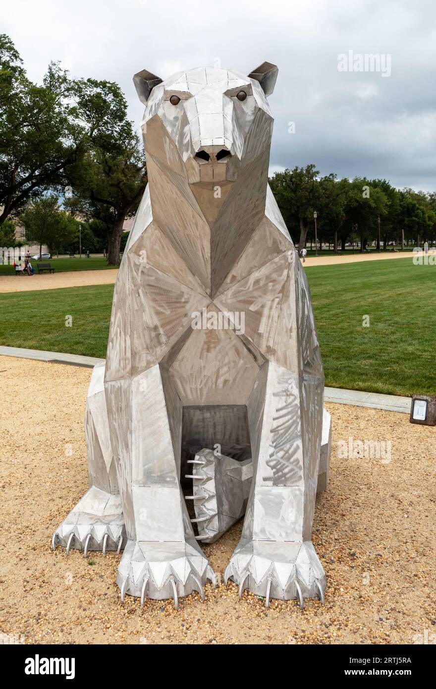 Elephants and lion hi-res stock photography and images - Alamy