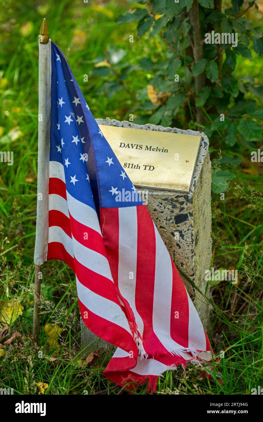 American flag commemoration stone hi-res stock photography and images ...