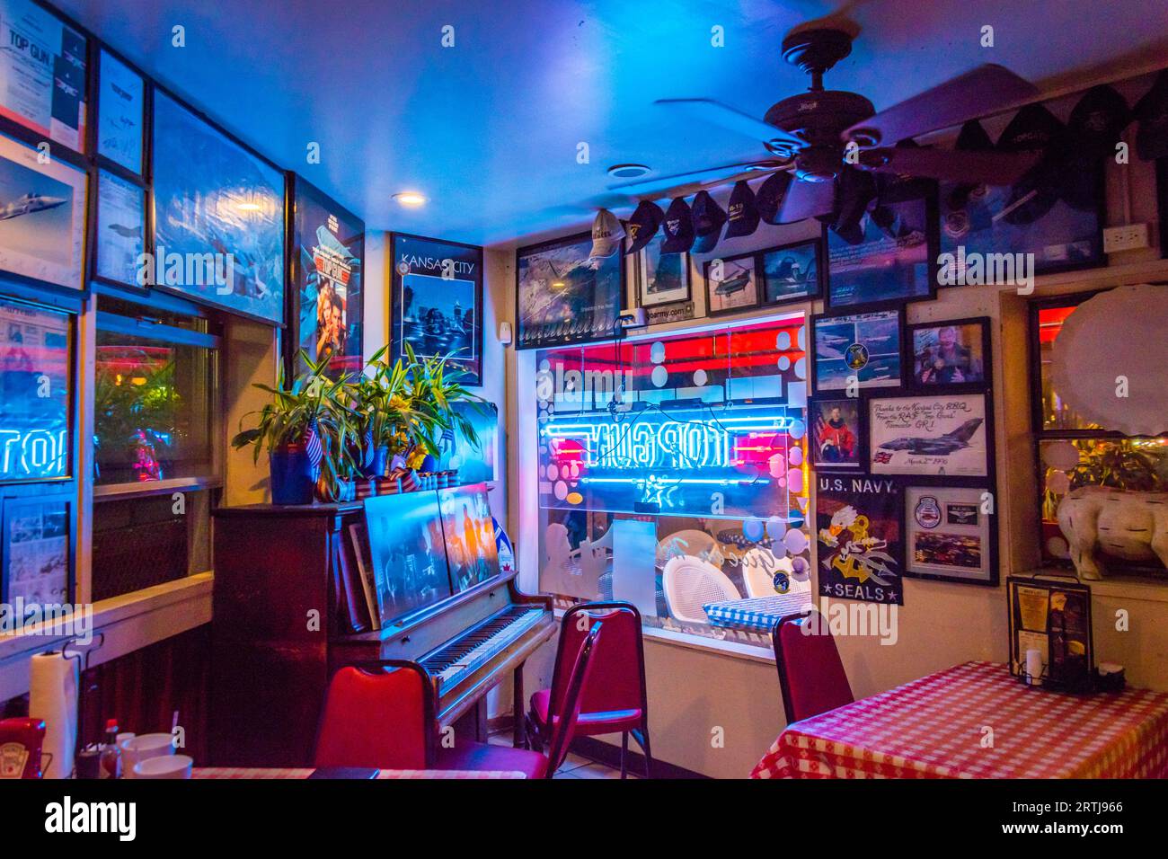 Top gun movie hi-res stock photography and images - Alamy