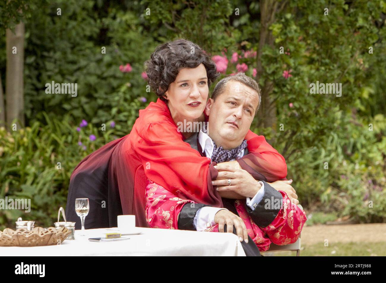 Pandora Clifford (Amanda Prynne), Rodney Matthew (Elyot Chase) in ...